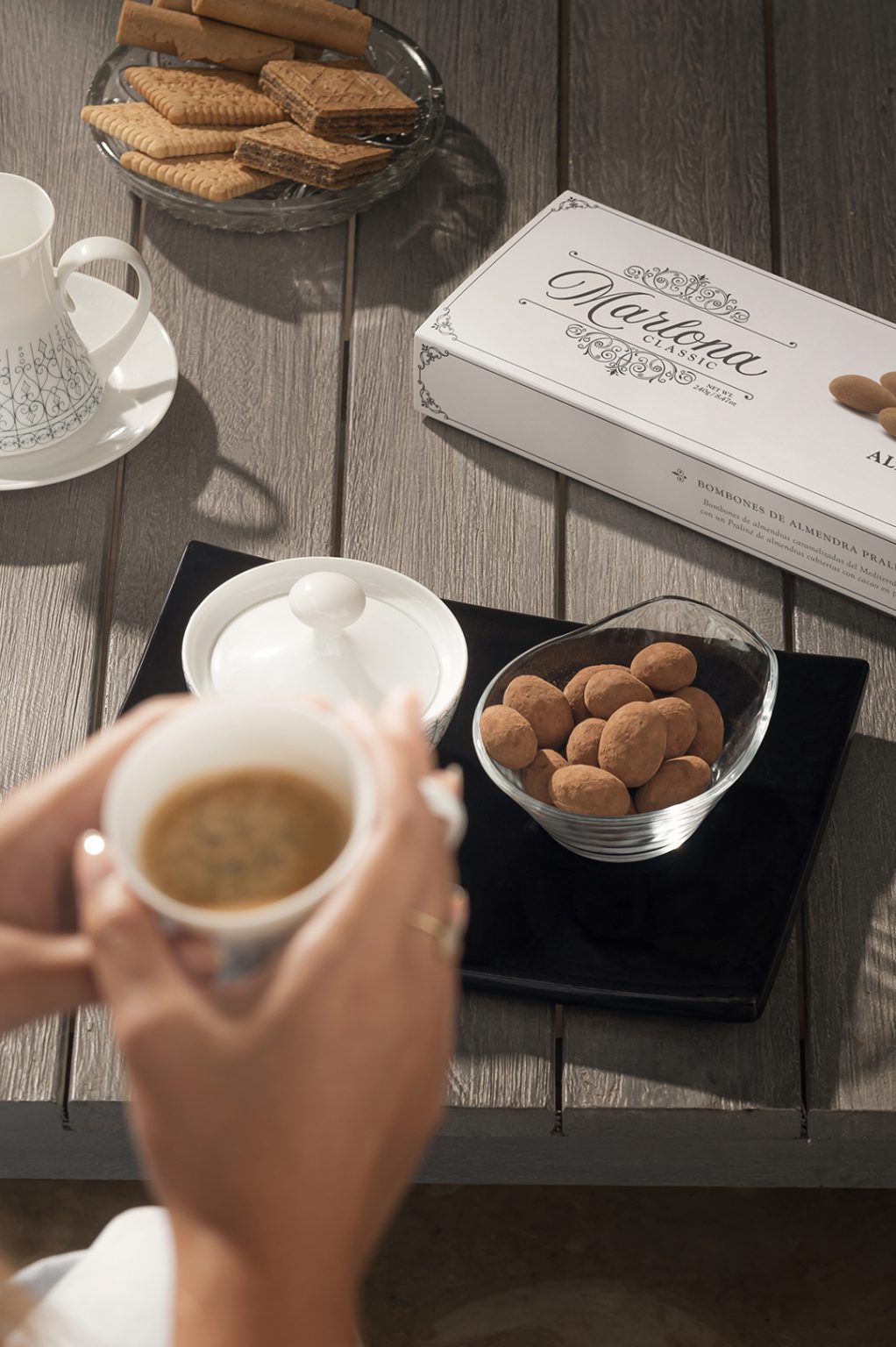 Bombones con Almendra Caramelizada y Chocolate | Marlona